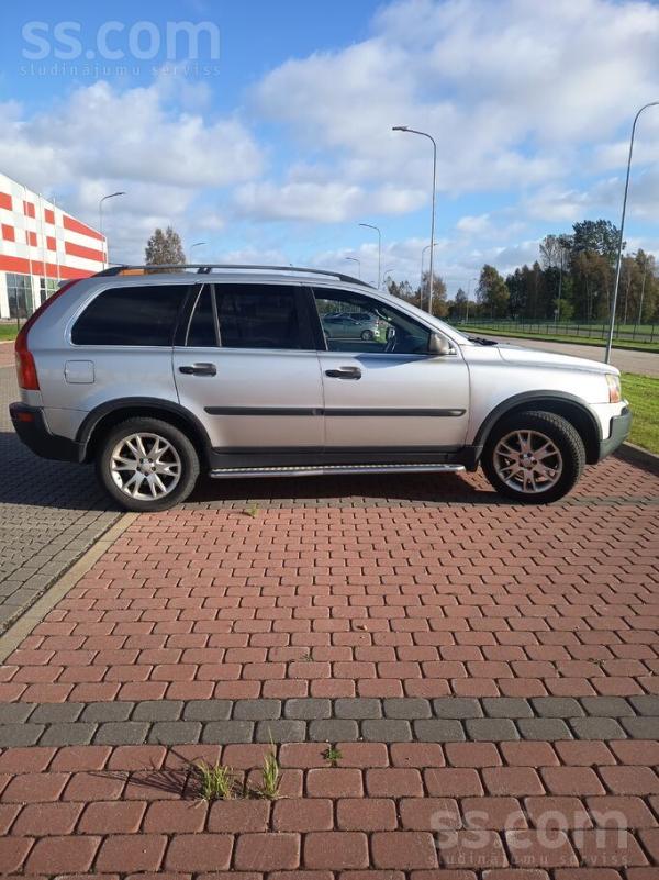 Grey Volvo XC90 2004 in Ventspils, with an engine capacity of 2.40 L and mileage of 412 thousand km for 3500 €, photo 3 on AUTOMOTO.COM.LV