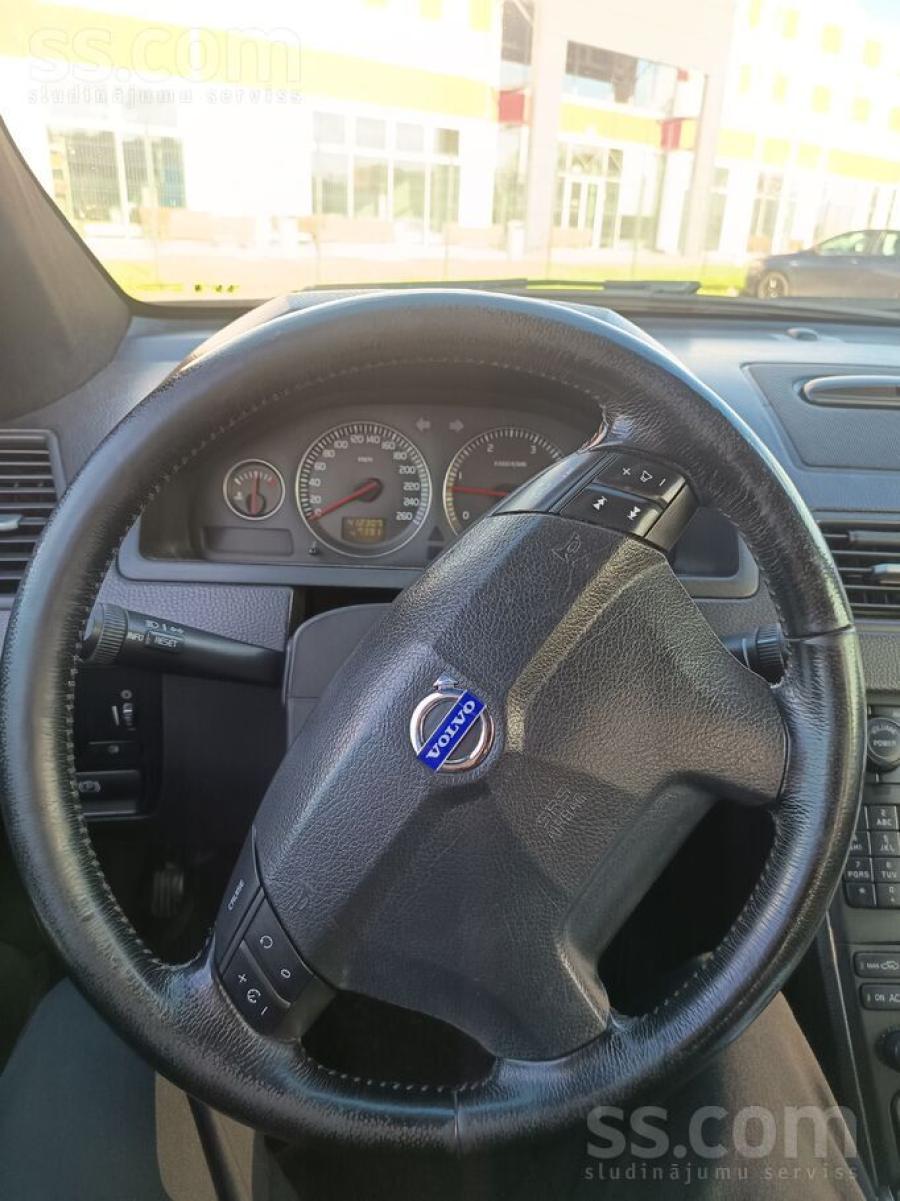 Pelēks Volvo XC90 2004 Ventspils, ar dzinēja tilpumu 2.40 L un nobraukumu 412 tūkst. km par 3500 €, foto 6 vietnē AUTOMOTO.COM.LV