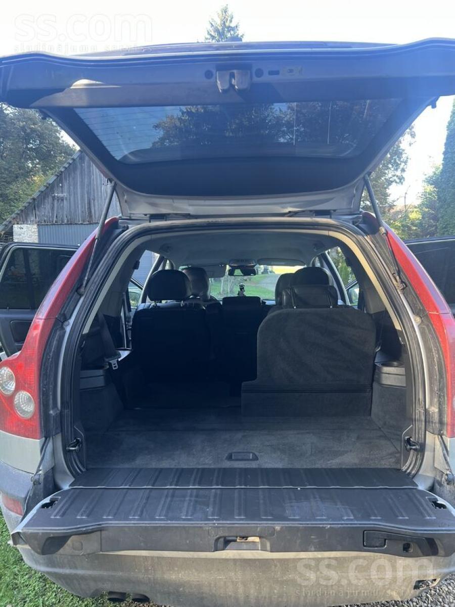 Grey Volvo XC90 2004 in Ogre, with an engine capacity of 2.40 L and mileage of 353 thousand km for 1500 €, photo 10 on AUTOMOTO.COM.LV