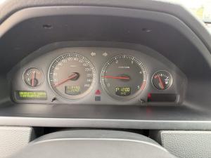 Pelēks Volvo XC90 2004 Ukmergė, ar dzinēja tilpumu 2.40 L un nobraukumu 518 tūkst. km par 1950 €, foto 14 vietnē AUTOMOTO.COM.LV