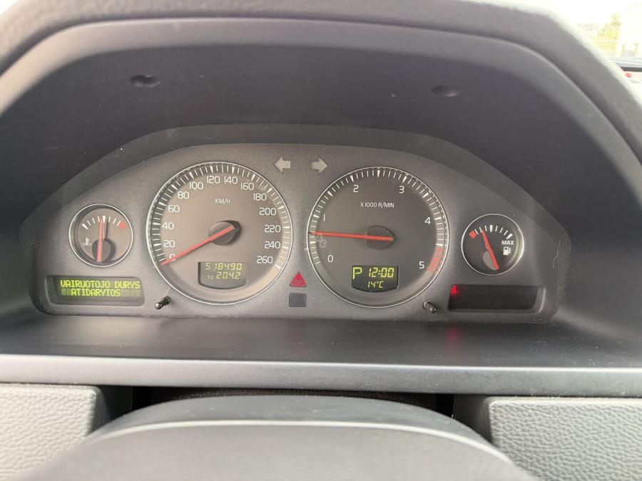 Pelēks Volvo XC90 2004 Ukmergė, ar dzinēja tilpumu 2.40 L un nobraukumu 518 tūkst. km par 1950 €, foto 14 vietnē AUTOMOTO.COM.LV