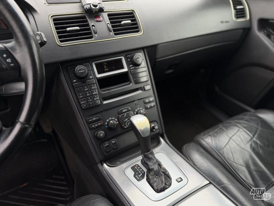 Pelēks Volvo XC90 2004 Ukmergė, ar dzinēja tilpumu 2.40 L un nobraukumu 518 tūkst. km par 1950 €, foto 15 vietnē AUTOMOTO.COM.LV
