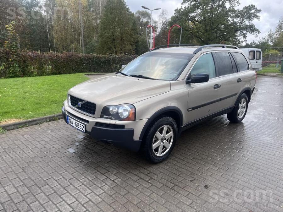 Grey Volvo XC90 2004 in Valmiera, with an engine capacity of 2.50 L and mileage of 295 thousand km for 1600 €, photo 1 on AUTOMOTO.COM.LV