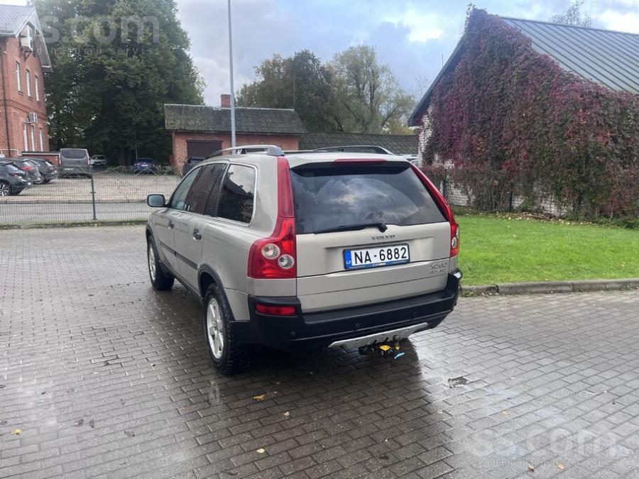 Grey Volvo XC90 2004 in Valmiera, with an engine capacity of 2.50 L and mileage of 295 thousand km for 1600 €, photo 5 on AUTOMOTO.COM.LV
