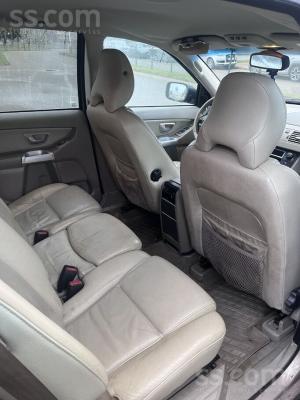 Grey Volvo XC90 2004 in Valmiera, with an engine capacity of 2.50 L and mileage of 295 thousand km for 1600 €, photo 9 on AUTOMOTO.COM.LV