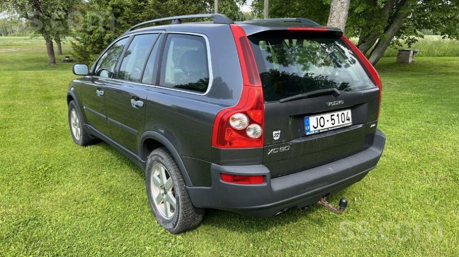 Grey Volvo XC90 2005 in Liepaja, with an engine capacity of 2.40 L and mileage of 307 thousand km for 3900 €, photo 2 on AUTOMOTO.COM.LV