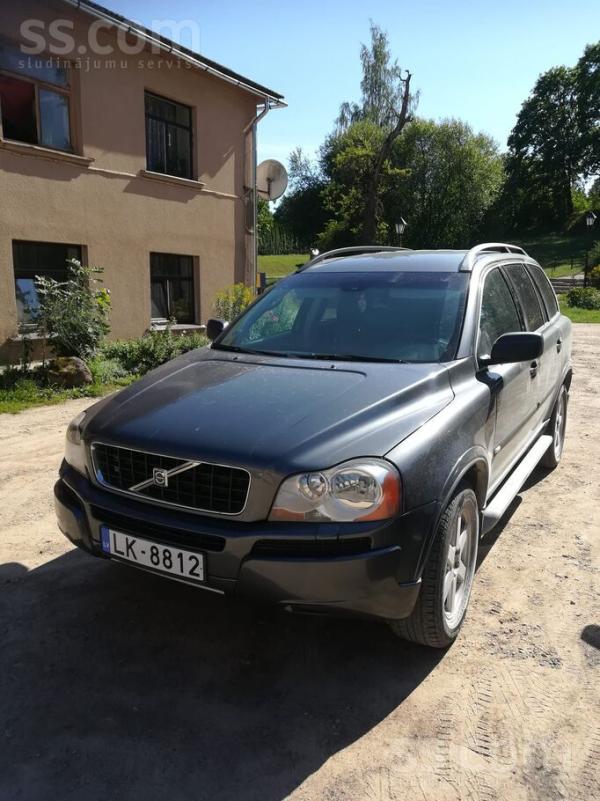 Grey Volvo XC90 2005 in Tukums, with an engine capacity of 2.40 L and mileage of 471 thousand km for 6300 €, photo 5 on AUTOMOTO.COM.LV