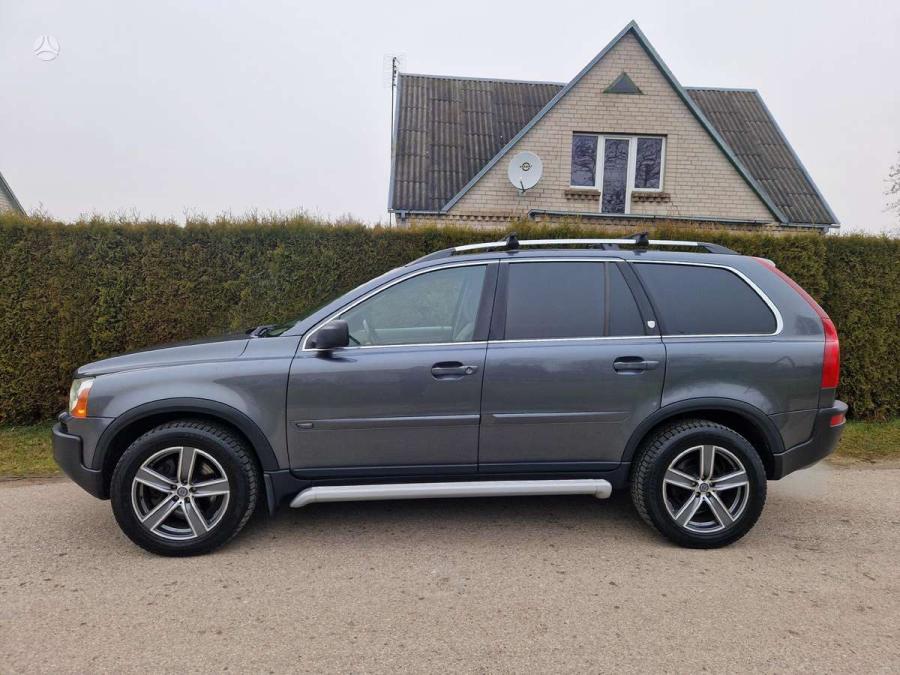 Grey Volvo XC90 2005 in Kaunas, with an engine capacity of 2.40 L and mileage of 327 thousand km for 4650 €, photo 3 on AUTOMOTO.COM.LV
