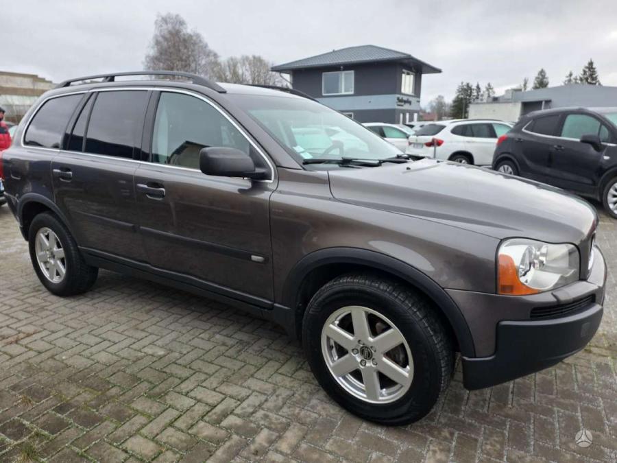 Grey Volvo XC90 2005 in Taurage, with an engine capacity of 2.40 L and mileage of 300 thousand km for 4000 €, photo 3 on AUTOMOTO.COM.LV