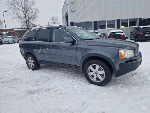 Grey Volvo XC90 2005 in Ukmerge, with an engine capacity of 2.40 L and mileage of 260 thousand km for 3548 €, photo 4 on AUTOMOTO.COM.LV
