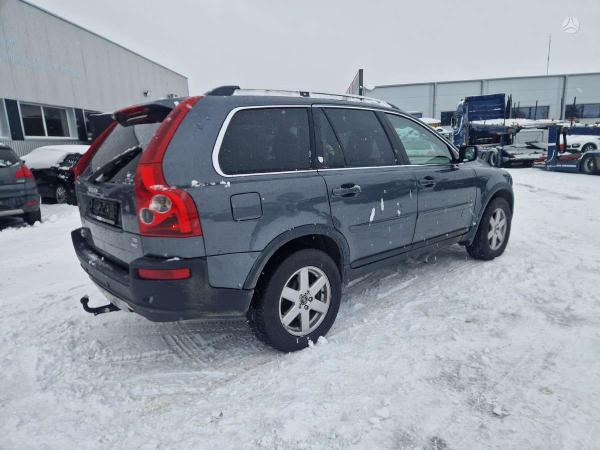 Grey Volvo XC90 2005 in Ukmerge, with an engine capacity of 2.40 L and mileage of 260 thousand km for 3548 €, photo 5 on AUTOMOTO.COM.LV