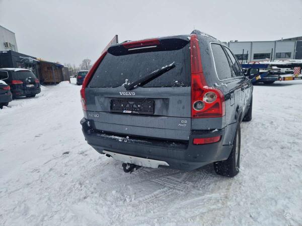 Grey Volvo XC90 2005 in Ukmerge, with an engine capacity of 2.40 L and mileage of 260 thousand km for 3548 €, photo 6 on AUTOMOTO.COM.LV