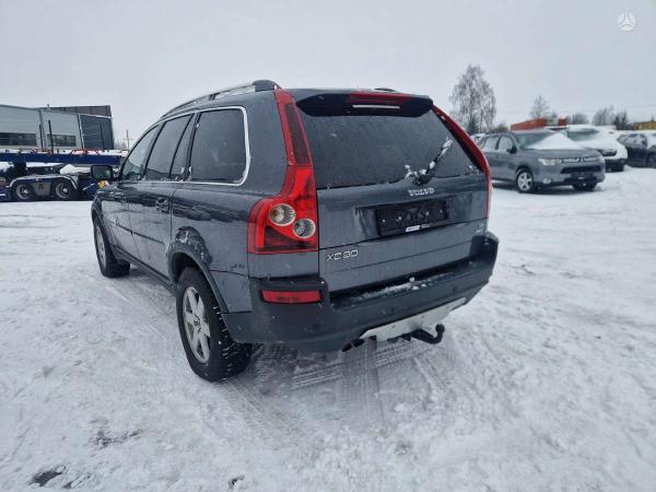 Grey Volvo XC90 2005 in Ukmerge, with an engine capacity of 2.40 L and mileage of 260 thousand km for 3548 €, photo 8 on AUTOMOTO.COM.LV