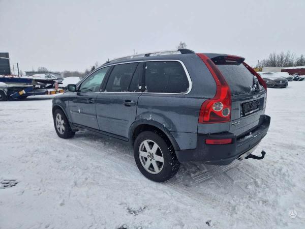 Grey Volvo XC90 2005 in Ukmerge, with an engine capacity of 2.40 L and mileage of 260 thousand km for 3548 €, photo 9 on AUTOMOTO.COM.LV