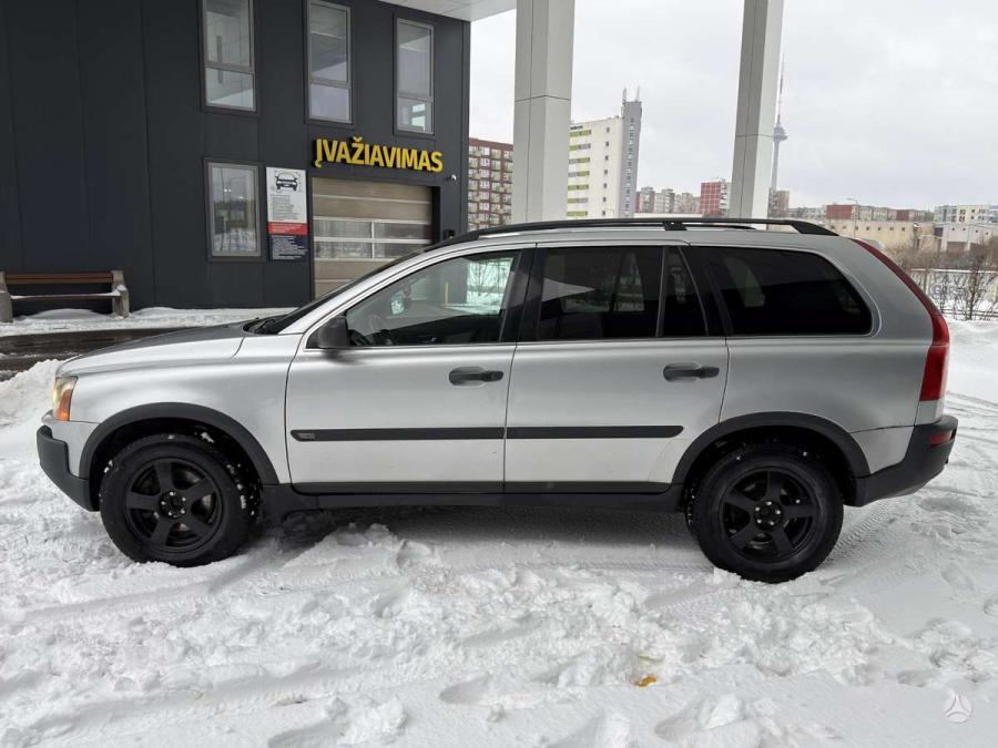 Pelēks Volvo XC90 2005 Viļņa, ar dzinēja tilpumu 2.40 L un nobraukumu 417 tūkst. km par 3650 €, foto 2 vietnē AUTOMOTO.COM.LV