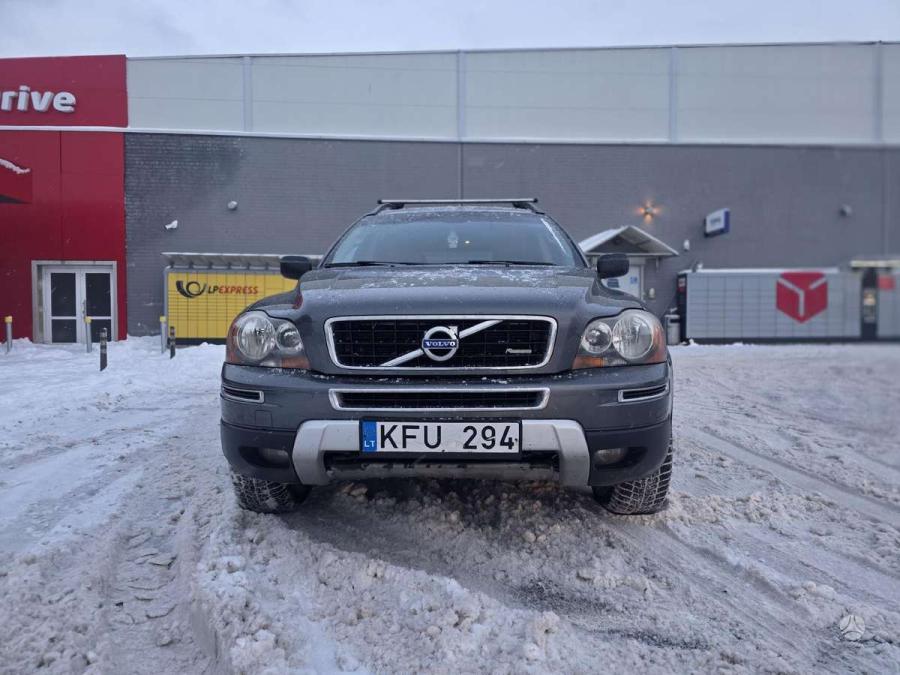Pelēks Volvo XC90 2005 Viļņa, ar dzinēja tilpumu 2.40 L un nobraukumu 356 tūkst. km par 3500 €, foto 2 vietnē AUTOMOTO.COM.LV