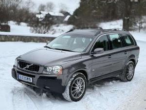 Pelēks Volvo XC90 2005 Viļņa, ar dzinēja tilpumu 2.40 L un nobraukumu 313 tūkst. km par 4200 €, foto 2 vietnē AUTOMOTO.COM.LV