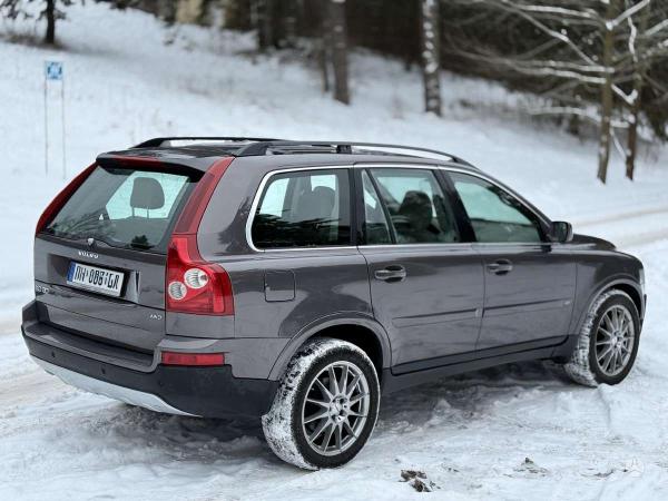 Grey Volvo XC90 2005 in Vilnius, with an engine capacity of 2.40 L and mileage of 313 thousand km for 4200 €, photo 4 on AUTOMOTO.COM.LV