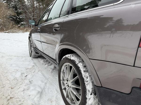 Grey Volvo XC90 2005 in Vilnius, with an engine capacity of 2.40 L and mileage of 313 thousand km for 4200 €, photo 6 on AUTOMOTO.COM.LV