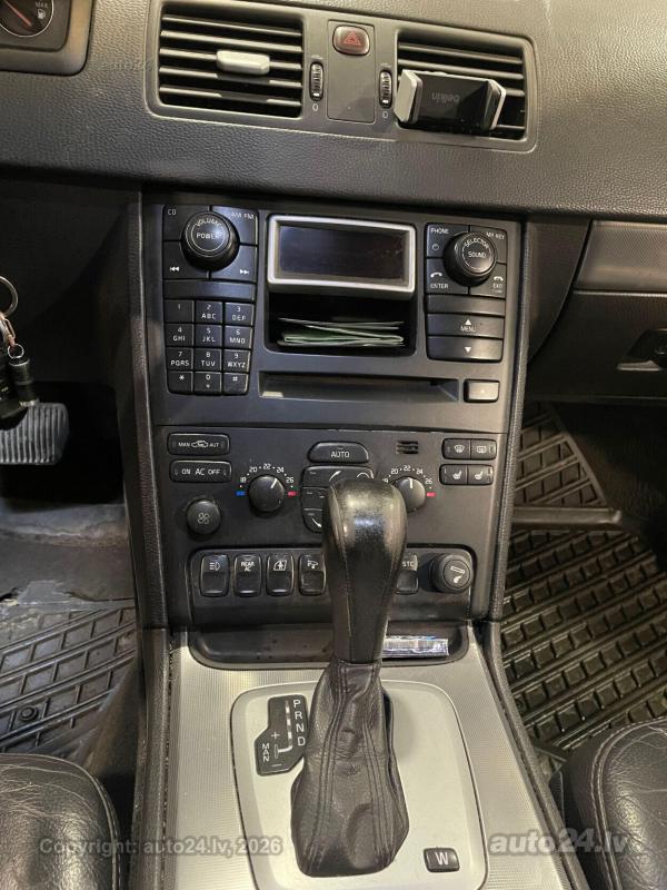 Pelēks Volvo XC90 2005 Rapla, ar dzinēja tilpumu 2.40 L un nobraukumu 430 tūkst. km par 4500 €, foto 11 vietnē AUTOMOTO.COM.LV