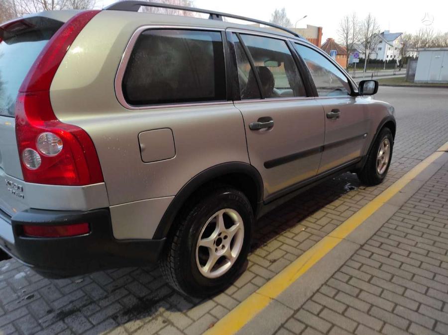 Grey Volvo XC90 2005 in Silute, with an engine capacity of 2.50 L and mileage of 296 thousand km for 2999 €, photo 4 on AUTOMOTO.COM.LV