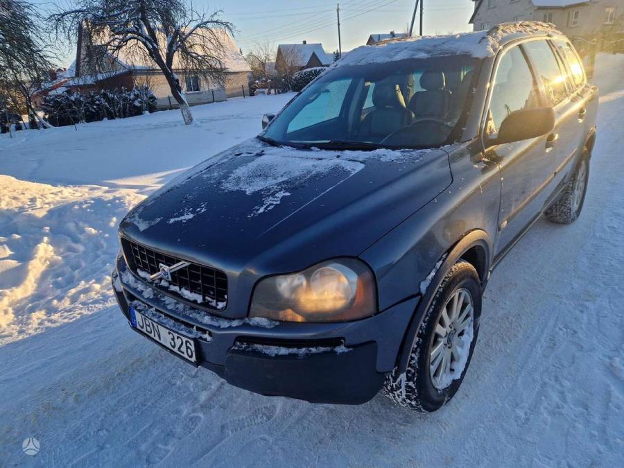 Grey Volvo XC90 2005 in Vilnius, with an engine capacity of 2.40 L and mileage of 346 thousand km for 3000 €, photo 1 on AUTOMOTO.COM.LV