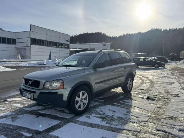 Grey Volvo XC90 2005 in Vilnius, with an engine capacity of 2.40 L and mileage of 281 thousand km for 3100 €, photo 1 on AUTOMOTO.COM.LV