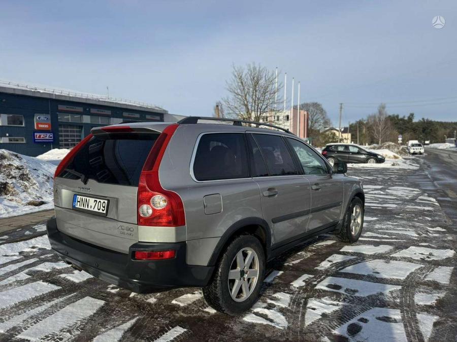 Grey Volvo XC90 2005 in Vilnius, with an engine capacity of 2.40 L and mileage of 281 thousand km for 3100 €, photo 4 on AUTOMOTO.COM.LV