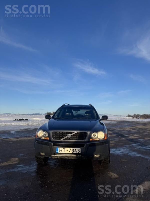 Grey Volvo XC90 2005 in Bauska, with an engine capacity of 2.40 L and mileage of 360 thousand km for 3500 €, photo 1 on AUTOMOTO.COM.LV