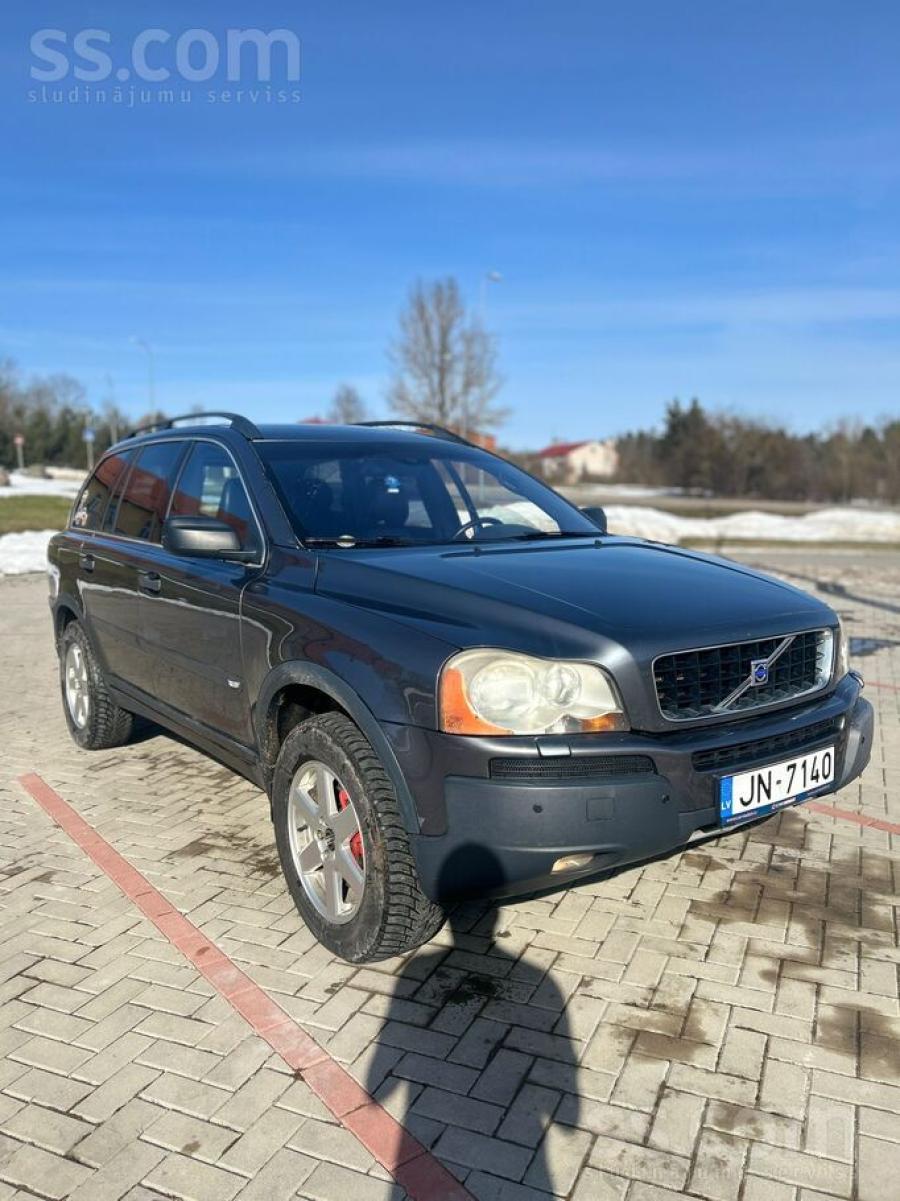 Pelēks Volvo XC90 2005 Madona, ar dzinēja tilpumu 2.40 L un nobraukumu 351 tūkst. km par 3900 €, foto 1 vietnē AUTOMOTO.COM.LV