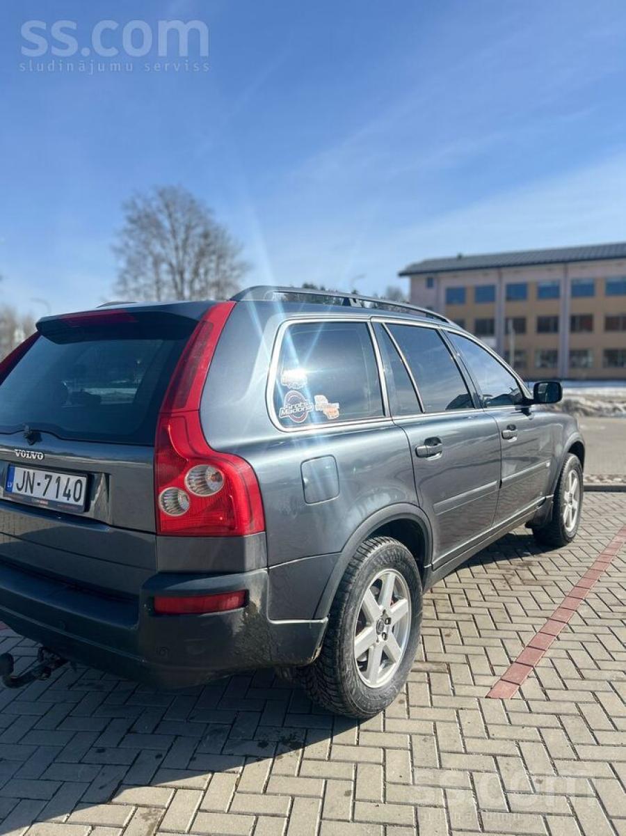 Pelēks Volvo XC90 2005 Madona, ar dzinēja tilpumu 2.40 L un nobraukumu 351 tūkst. km par 3900 €, foto 2 vietnē AUTOMOTO.COM.LV