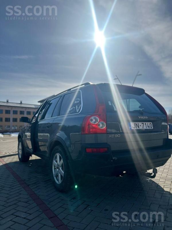 Pelēks Volvo XC90 2005 Madona, ar dzinēja tilpumu 2.40 L un nobraukumu 351 tūkst. km par 3900 €, foto 4 vietnē AUTOMOTO.COM.LV