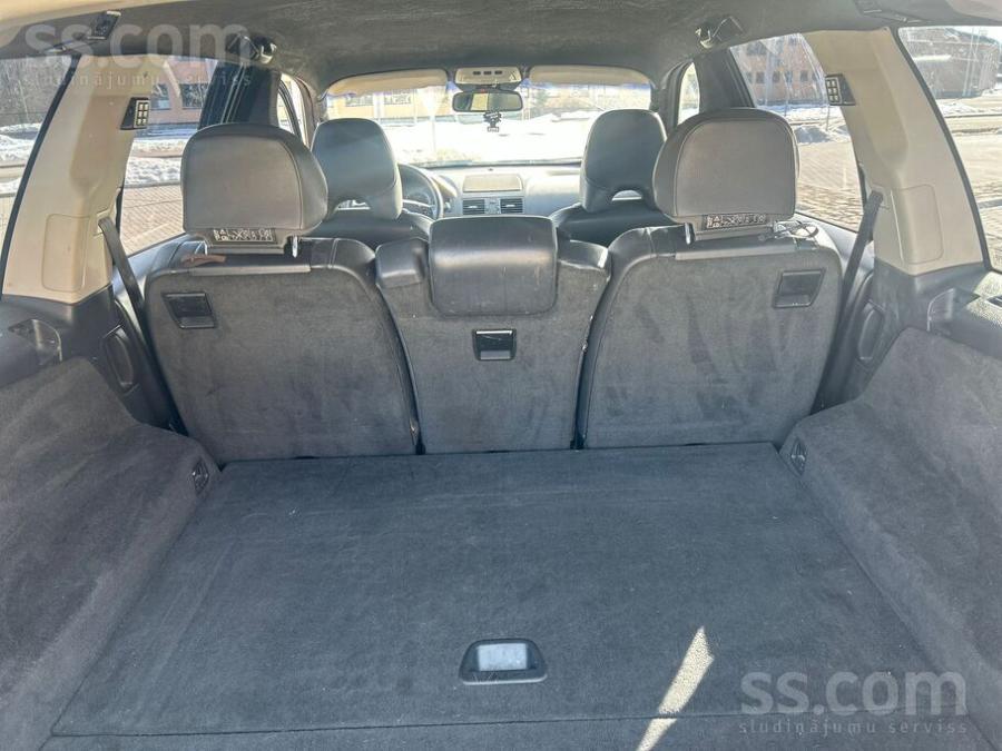 Pelēks Volvo XC90 2005 Madona, ar dzinēja tilpumu 2.40 L un nobraukumu 351 tūkst. km par 3900 €, foto 8 vietnē AUTOMOTO.COM.LV