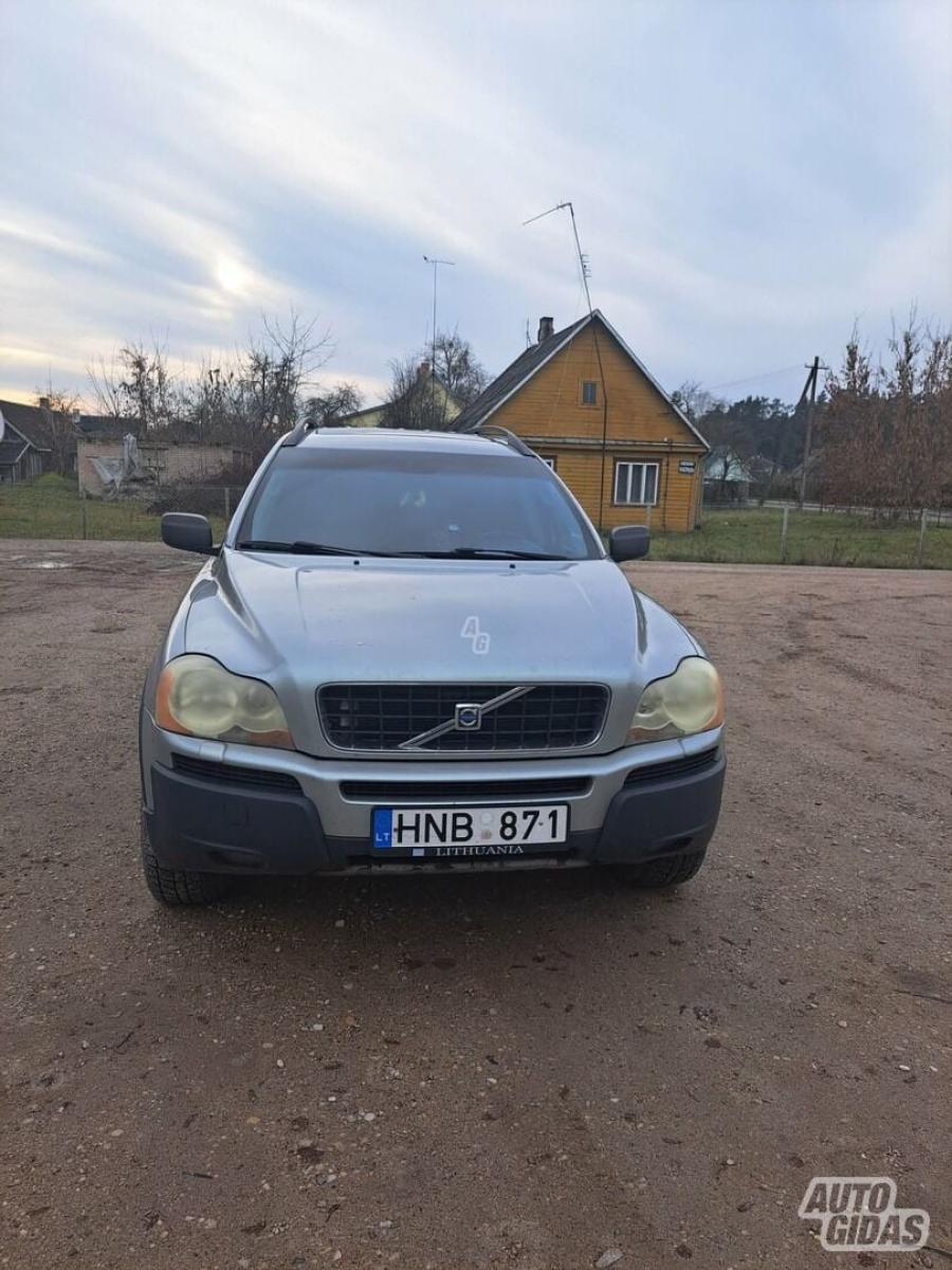 Grey Volvo XC90 2005 in Ukmerge, with an engine capacity of 2.40 L and mileage of 311 thousand km for 2999 €, photo 1 on AUTOMOTO.COM.LV