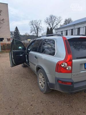 Grey Volvo XC90 2005 in Ukmerge, with an engine capacity of 2.40 L and mileage of 311 thousand km for 2999 €, photo 6 on AUTOMOTO.COM.LV