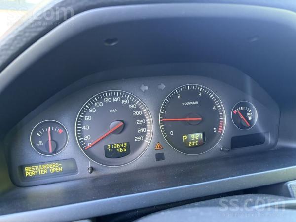 Pelēks Volvo XC90 2005 Rīga, ar dzinēja tilpumu 2.40 L un nobraukumu 314 tūkst. km par 4900 €, foto 7 vietnē AUTOMOTO.COM.LV
