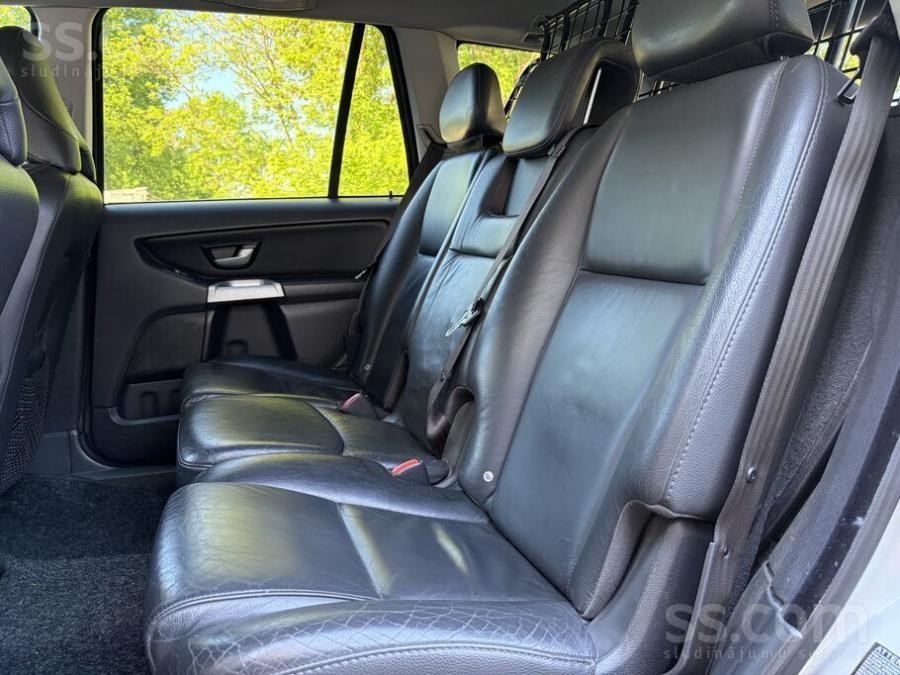 Grey Volvo XC90 2005 in Riga, with an engine capacity of 2.40 L and mileage of 314 thousand km for 4900 €, photo 11 on AUTOMOTO.COM.LV