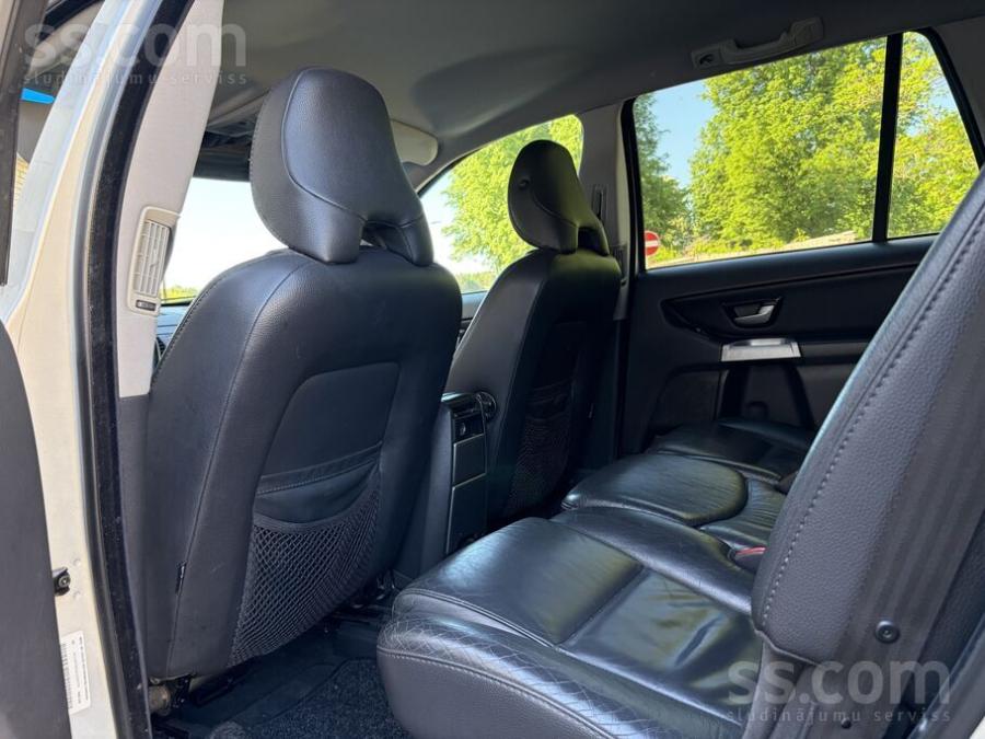 Grey Volvo XC90 2005 in Riga, with an engine capacity of 2.40 L and mileage of 314 thousand km for 4900 €, photo 12 on AUTOMOTO.COM.LV