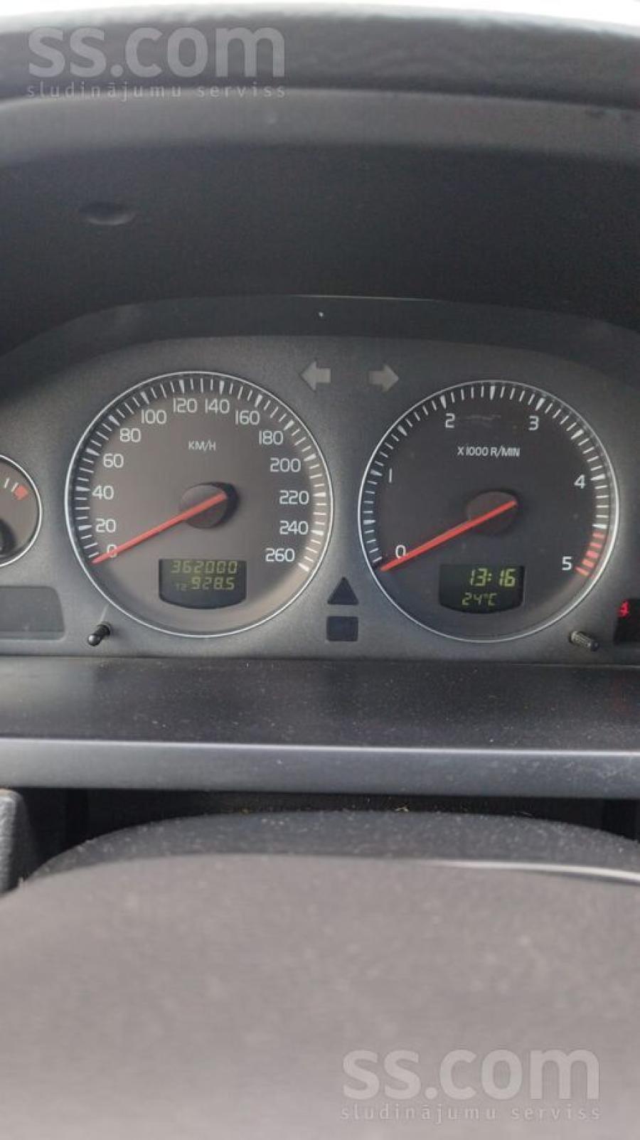 Pelēks Volvo XC90 2005 Rīga, ar dzinēja tilpumu 2.40 L un nobraukumu 362 tūkst. km par 1990 €, foto 6 vietnē AUTOMOTO.COM.LV