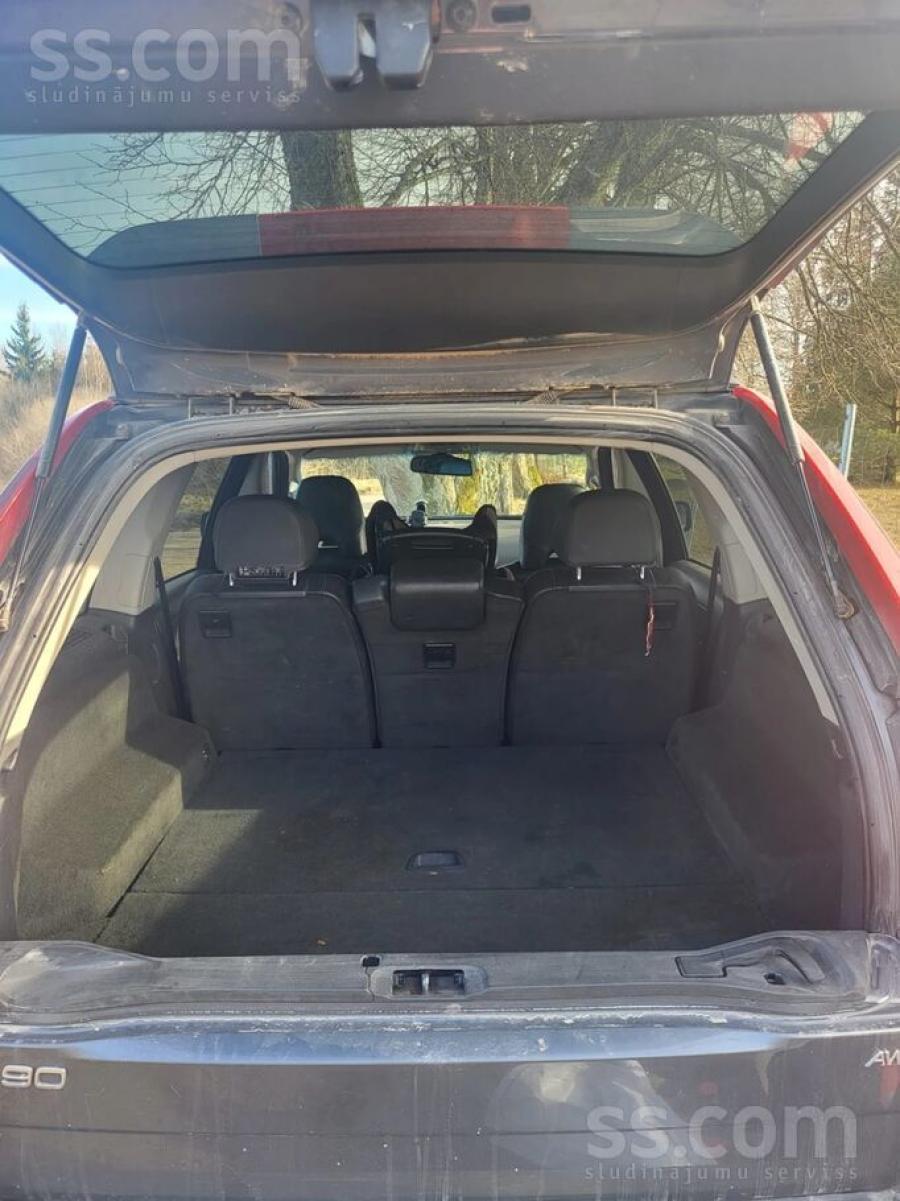 Pelēks Volvo XC90 2005 Rīga, ar dzinēja tilpumu 2.40 L un nobraukumu 366 tūkst. km par 3500 €, foto 4 vietnē AUTOMOTO.COM.LV
