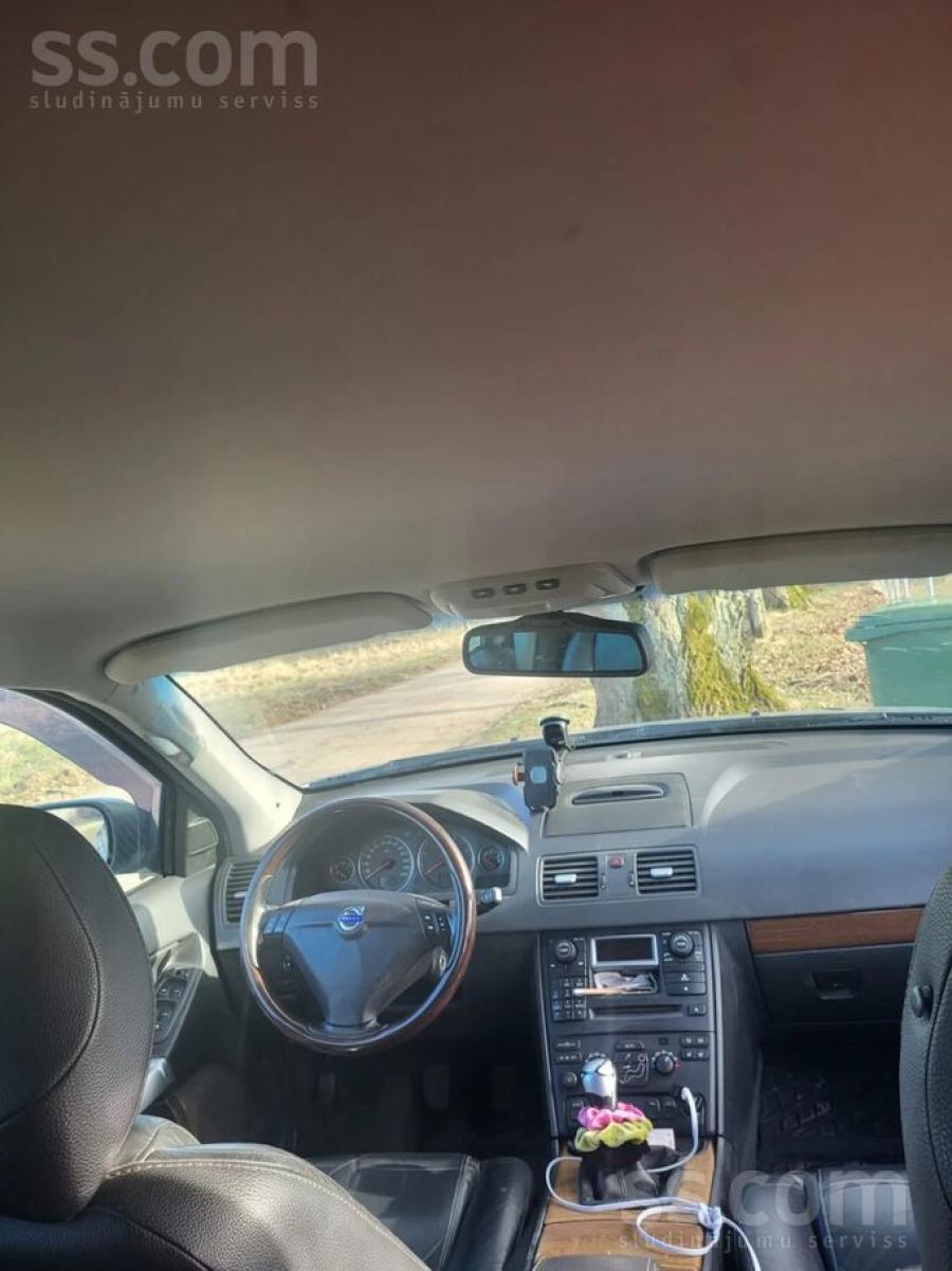 Pelēks Volvo XC90 2005 Rīga, ar dzinēja tilpumu 2.40 L un nobraukumu 366 tūkst. km par 3500 €, foto 6 vietnē AUTOMOTO.COM.LV