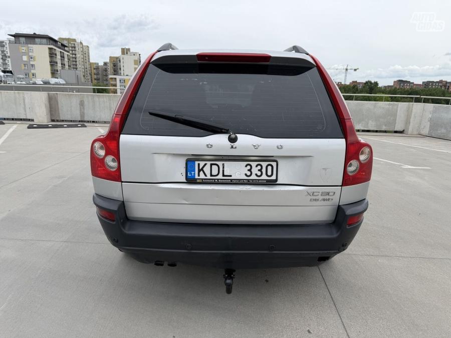 Pelēks Volvo XC90 2005 Viļņa, ar dzinēja tilpumu 2.40 L un nobraukumu 300 tūkst. km par 2350 €, foto 5 vietnē AUTOMOTO.COM.LV