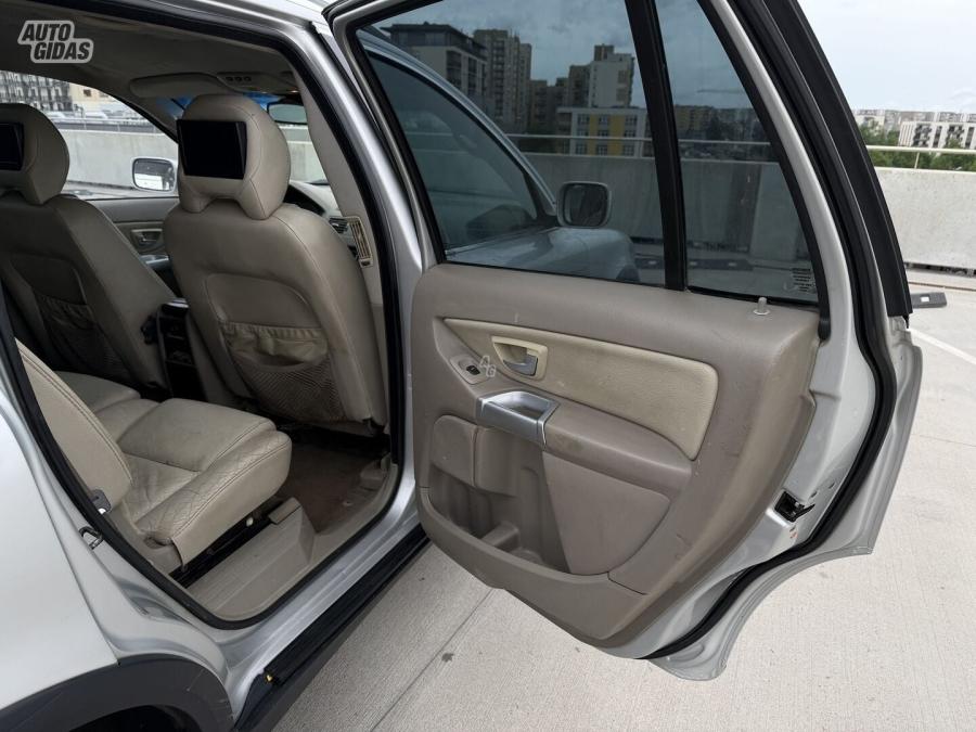 Pelēks Volvo XC90 2005 Viļņa, ar dzinēja tilpumu 2.40 L un nobraukumu 300 tūkst. km par 2350 €, foto 13 vietnē AUTOMOTO.COM.LV