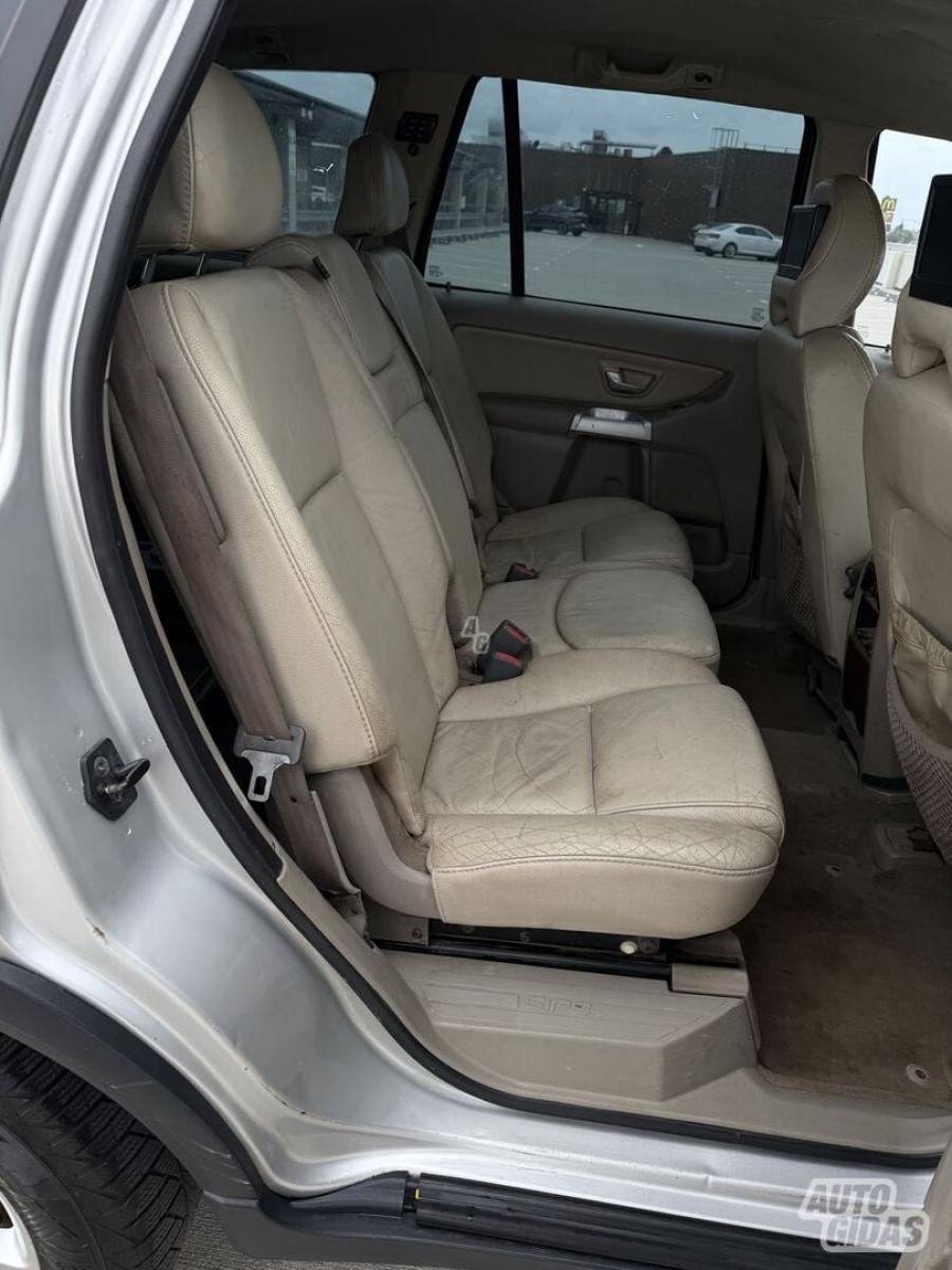 Pelēks Volvo XC90 2005 Viļņa, ar dzinēja tilpumu 2.40 L un nobraukumu 300 tūkst. km par 2350 €, foto 14 vietnē AUTOMOTO.COM.LV