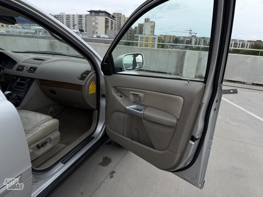 Pelēks Volvo XC90 2005 Viļņa, ar dzinēja tilpumu 2.40 L un nobraukumu 300 tūkst. km par 2350 €, foto 15 vietnē AUTOMOTO.COM.LV