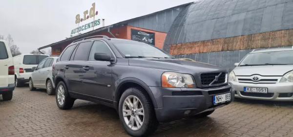 Grey Volvo XC90 2005 in Valmiera, with an engine capacity of 2.40 L and mileage of 285 thousand km for 3900 €, photo 1 on AUTOMOTO.COM.LV