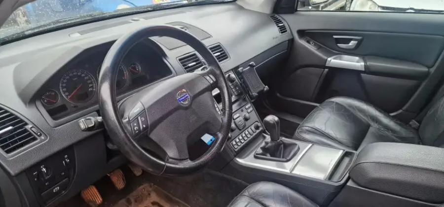 Pelēks Volvo XC90 2005 Valmiera, ar dzinēja tilpumu 2.40 L un nobraukumu 285 tūkst. km par 3900 €, foto 8 vietnē AUTOMOTO.COM.LV