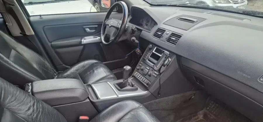 Pelēks Volvo XC90 2005 Valmiera, ar dzinēja tilpumu 2.40 L un nobraukumu 285 tūkst. km par 3900 €, foto 9 vietnē AUTOMOTO.COM.LV
