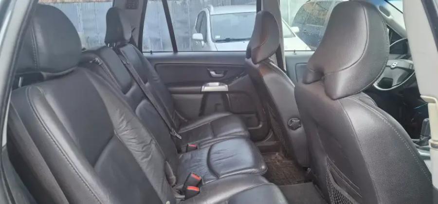 Pelēks Volvo XC90 2005 Valmiera, ar dzinēja tilpumu 2.40 L un nobraukumu 285 tūkst. km par 3900 €, foto 10 vietnē AUTOMOTO.COM.LV