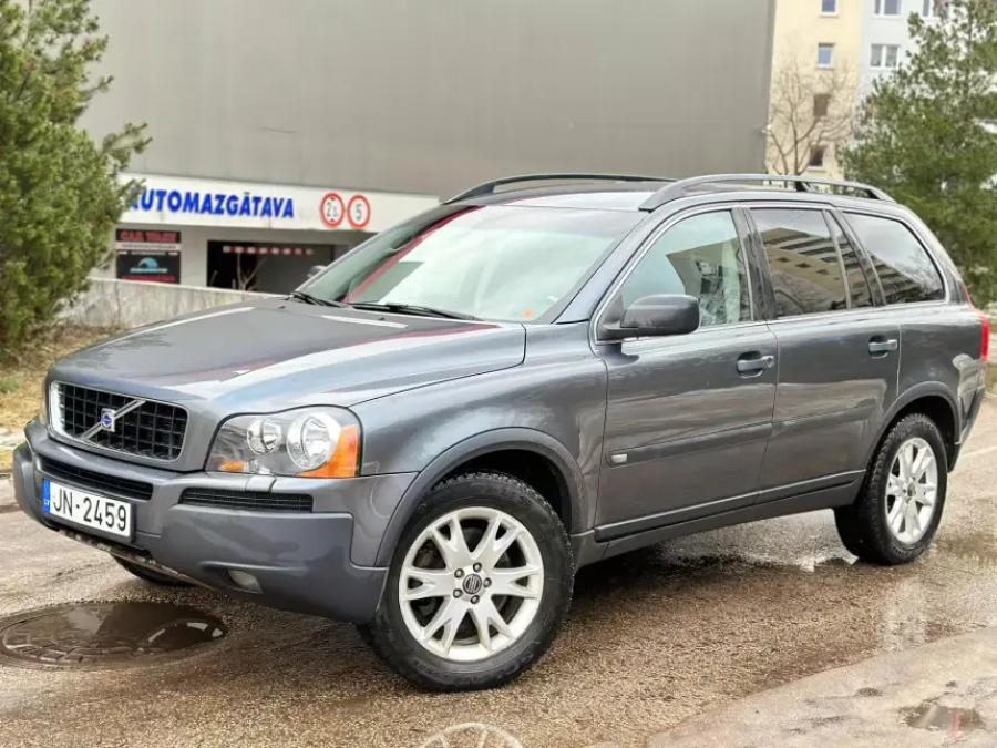 Grey Volvo XC90 2005 in Riga, with an engine capacity of 2.40 L and mileage of 384 thousand km for 3990 €, photo 1 on AUTOMOTO.COM.LV